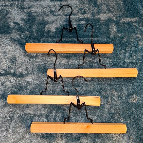 unbranded | Storage & Organization | Wood Pantskirt Clamp Hangers Felt ...